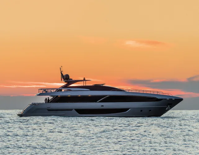 Fenix yacht (Riva, 29.9m, 2019)